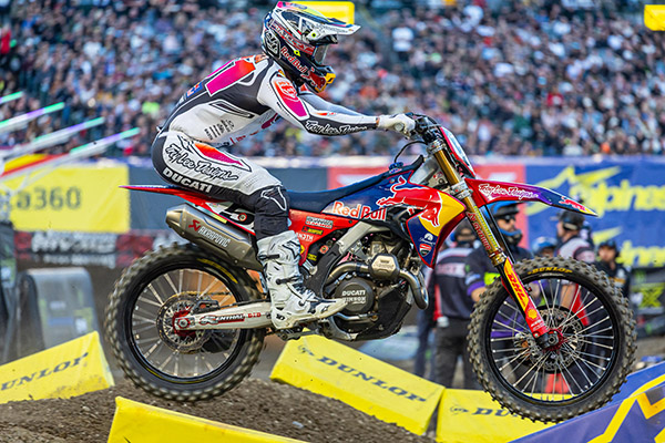 GALFER DEBUTTA NELL’AMA SUPERCROSS 2026 AL FIANCO DI DUCATI E TROY LEE ...